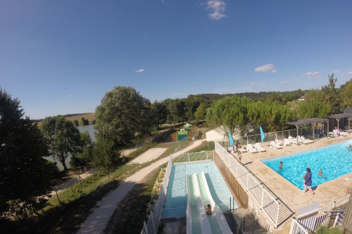 Camping Les Coteaux Du Lac - Centro
