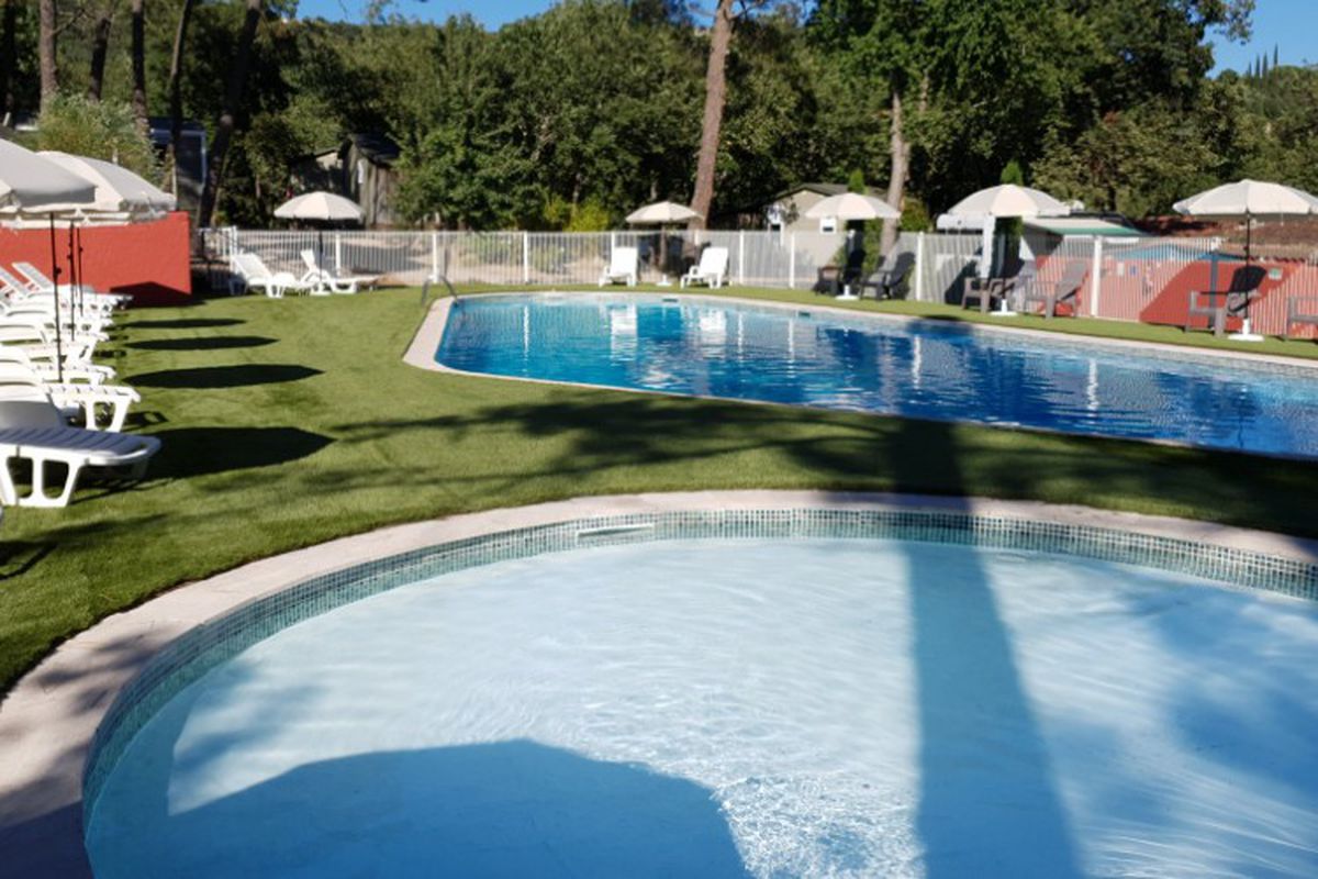 Camping Charlemagne - Le-Plan-de-la-Tour